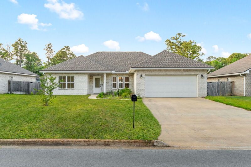 331 Adams Drive Crestview, FL 32536 | All American Realty
